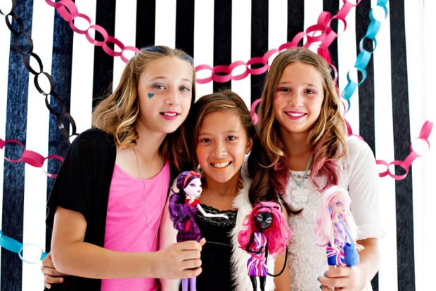 Monster High Party Ideas - Part 1: "Ghoul Time" Photo Booth ...