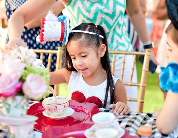 {Magical & Artistic} Alice in Wonderland Birthday Party // Hostess with ...