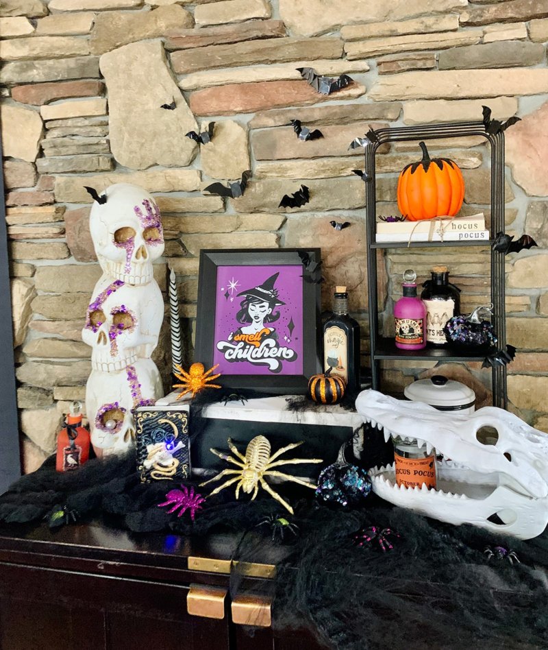 7 Easy Ideas for a Spooky Fun Halloween Party // Hostess with the Mostess®