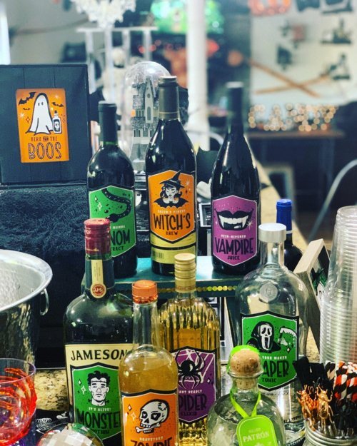 7 Easy Ideas for a Spooky Fun Halloween Party // Hostess with the Mostess®