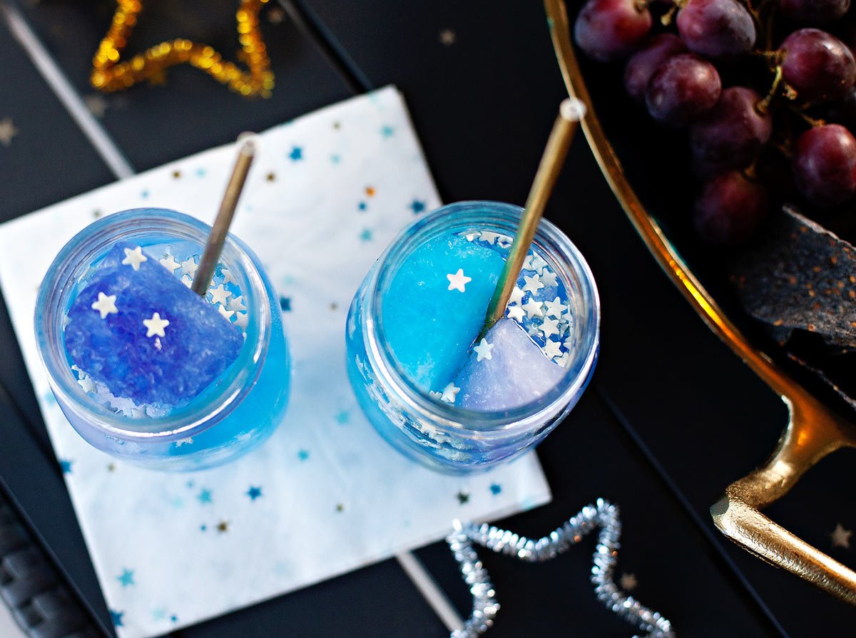 Creative Ideas for a Backyard Stargazing Party // Hostess with the Mostess®